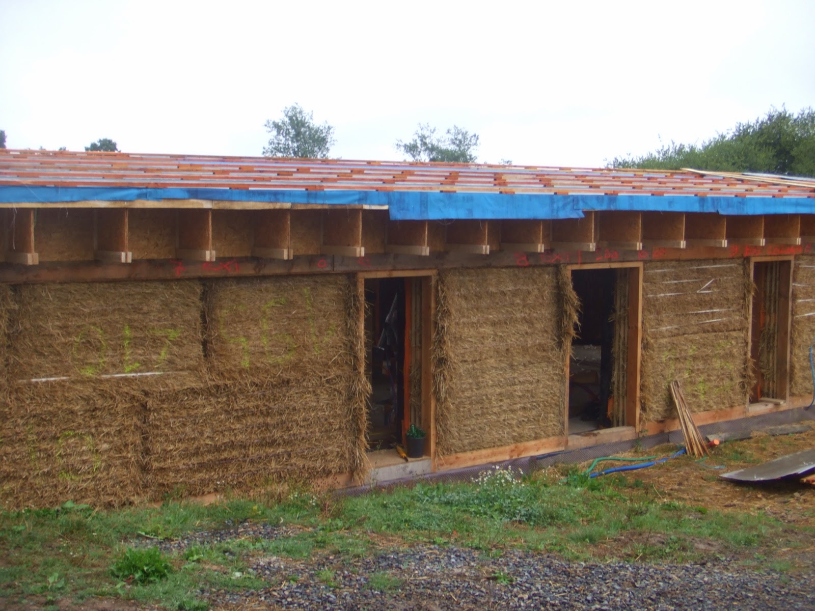 TY PLOUZ : l'histoire de l'autoconstruction de notre maison en paille ...