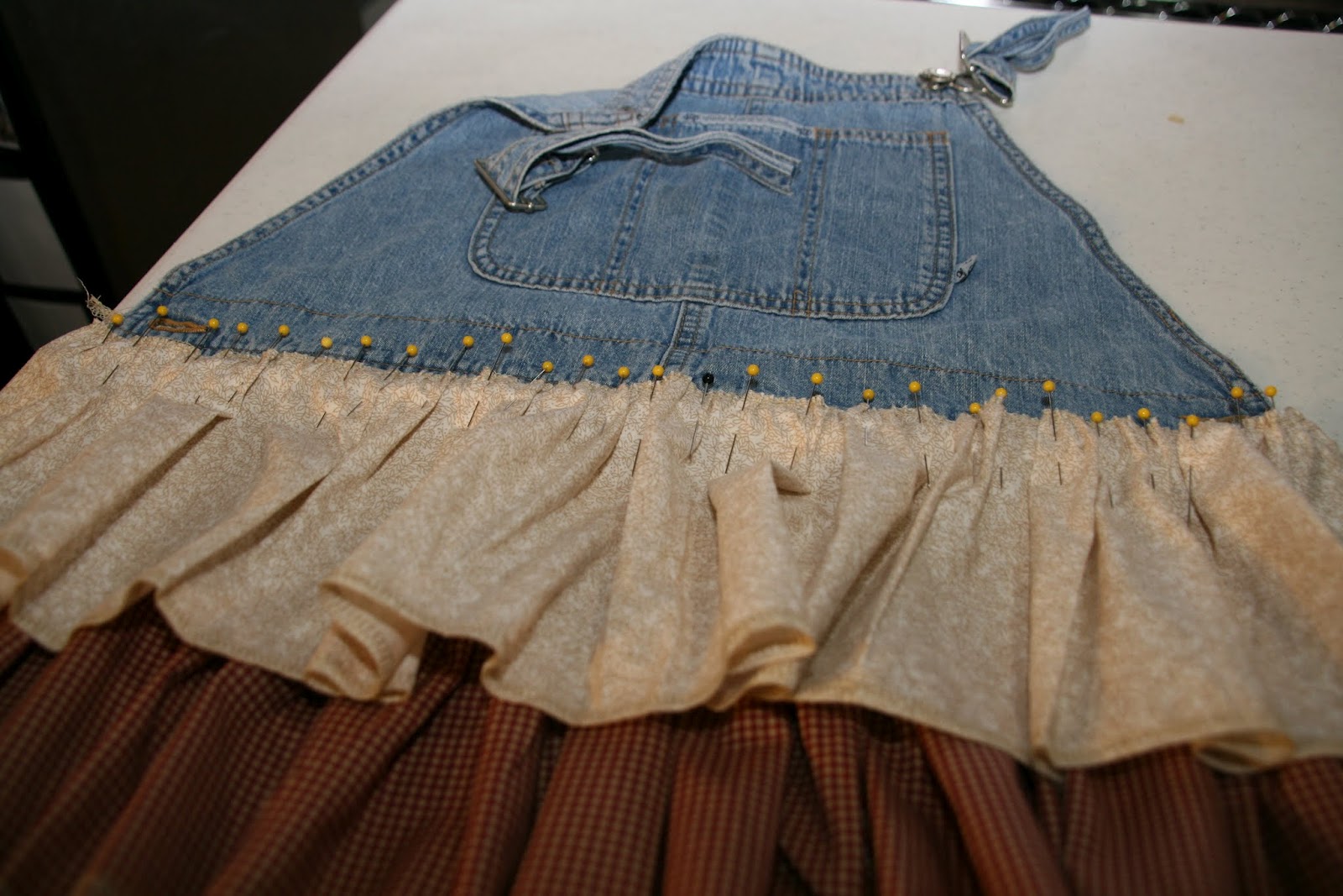 Crafts reDesigned: Ruffle Apron TUTORIAL.....finally!!!!!!