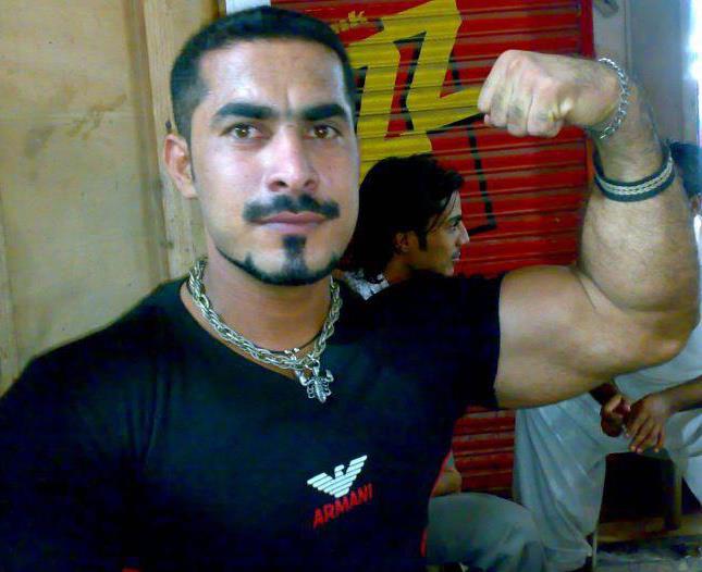 world bodybuilders pictures: karachi bodybuilder fayyaz