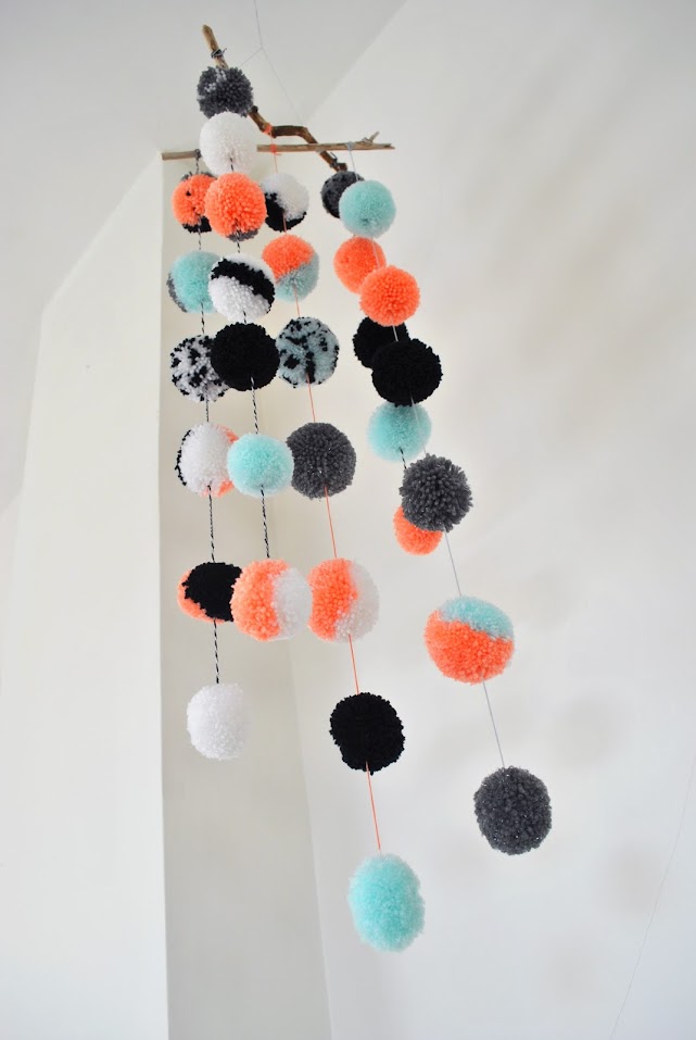 Knicker Elastic Fantastic: DIY - Pom Pom Mobile