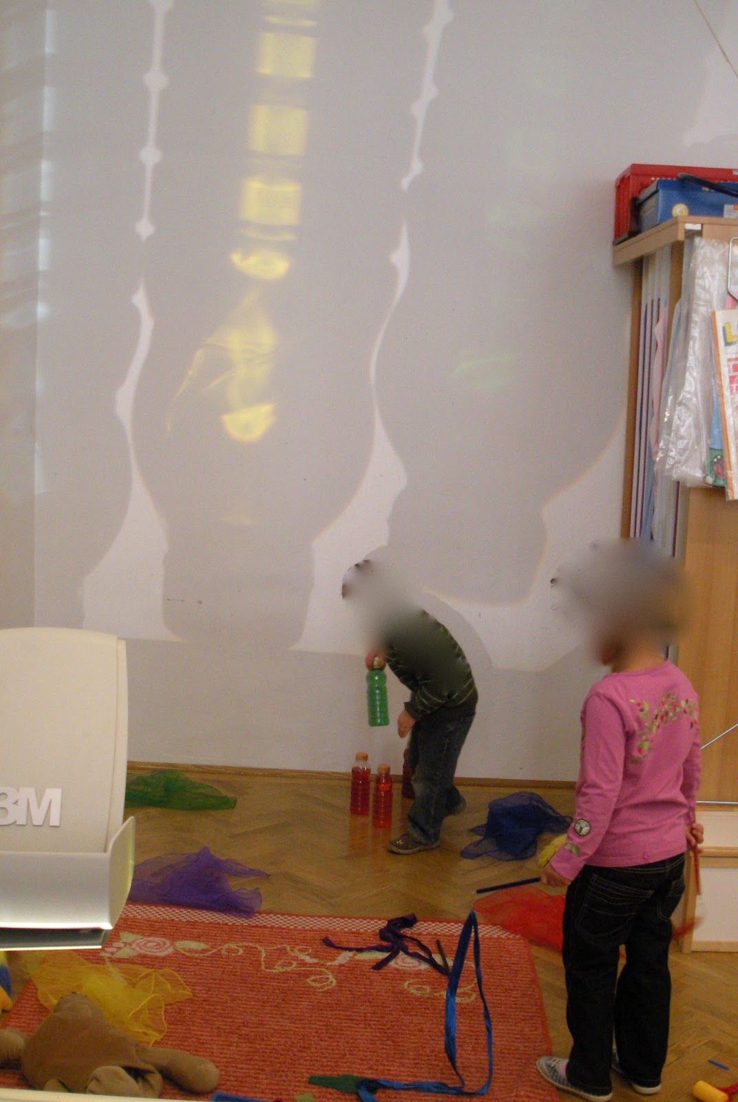Exploring Through Play: Overhead projector fun!
