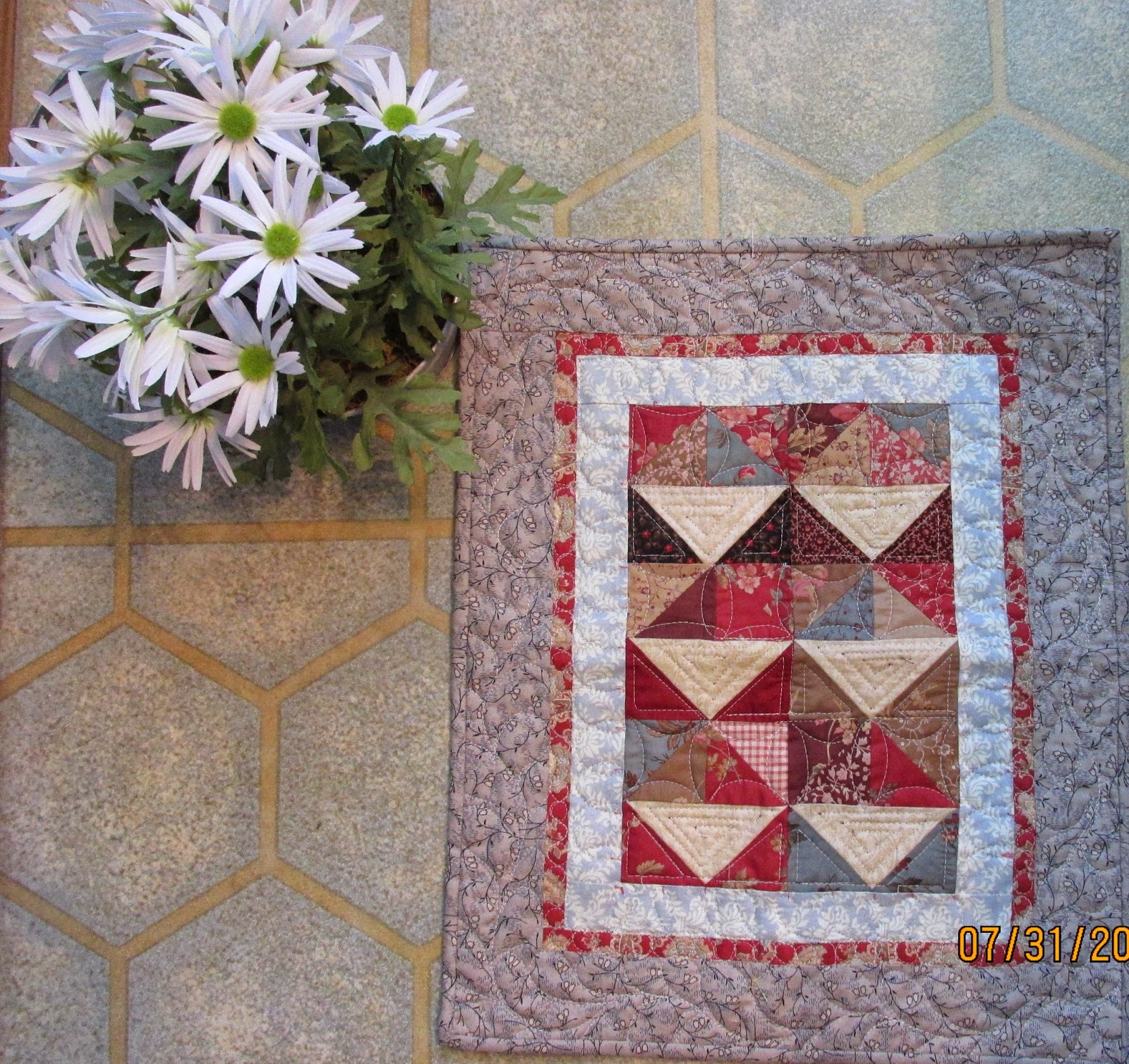 Huckleberry Stitches: Its a Signature Quilt Parade!!!!