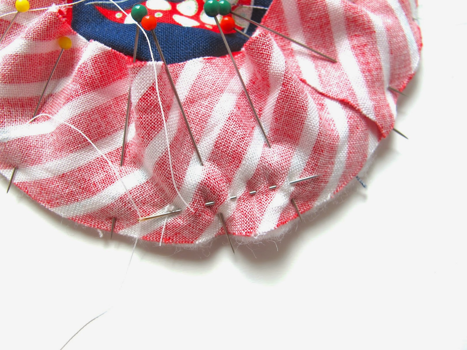zakkaArt: Round zipper pouch step-by-step tutorial (a zakkaArt sewing kit)