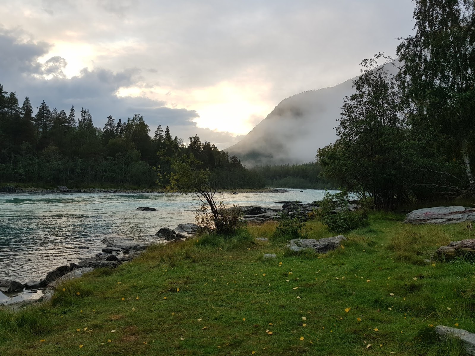 Galdhøpiggen, 2a turen i september: kuling, regn, snö, dimma och ...