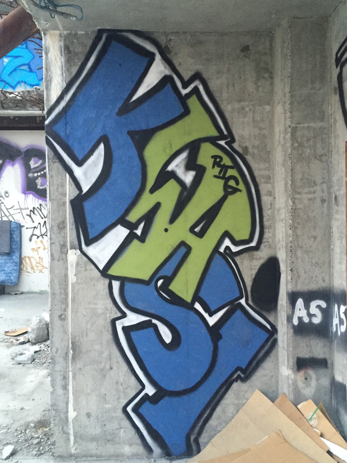 TravelMarx: Sunday Night Graffiti