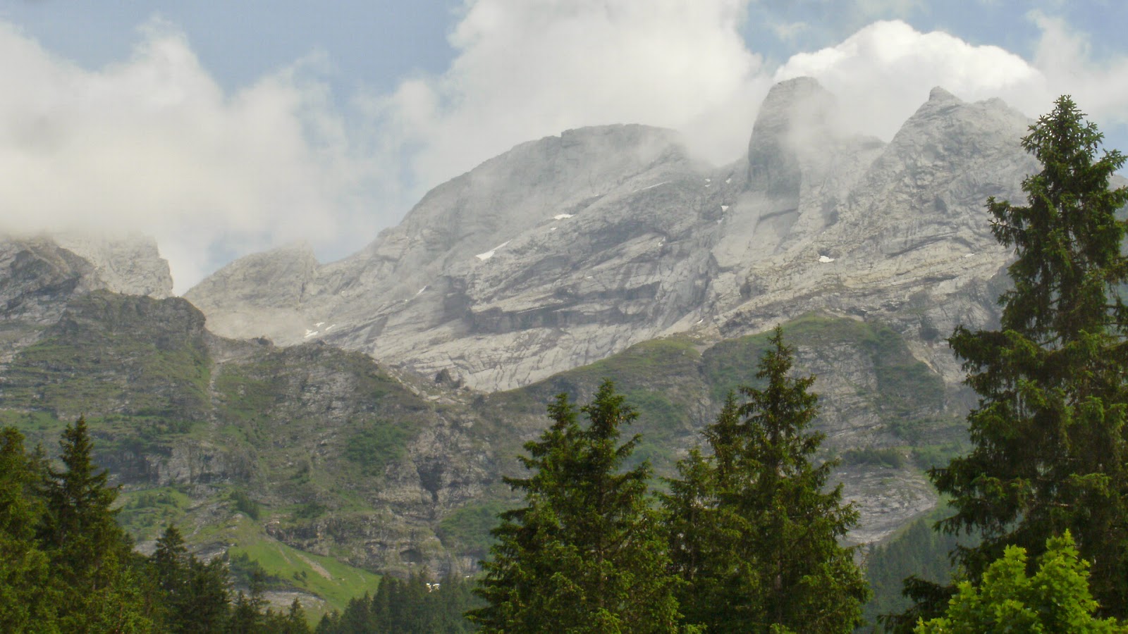 EXCURSII CU BICICLETA: Elvetia
