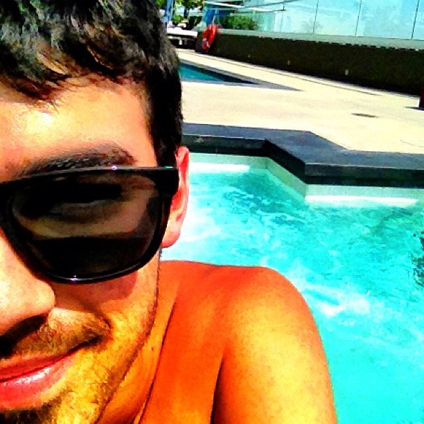 Jonas Brothers the best: “Pool time is good times”-Joe Jonas (ahora mismo)
