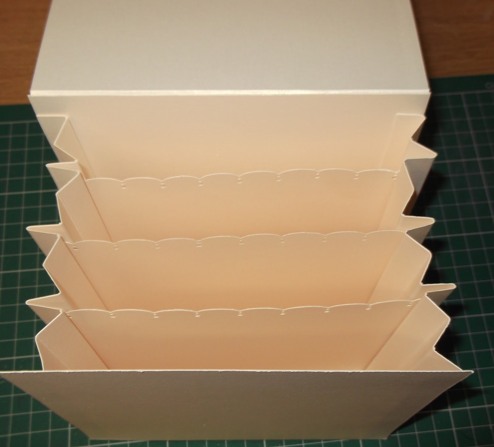 Loves to craft: Just A Note Box with Tutorial!