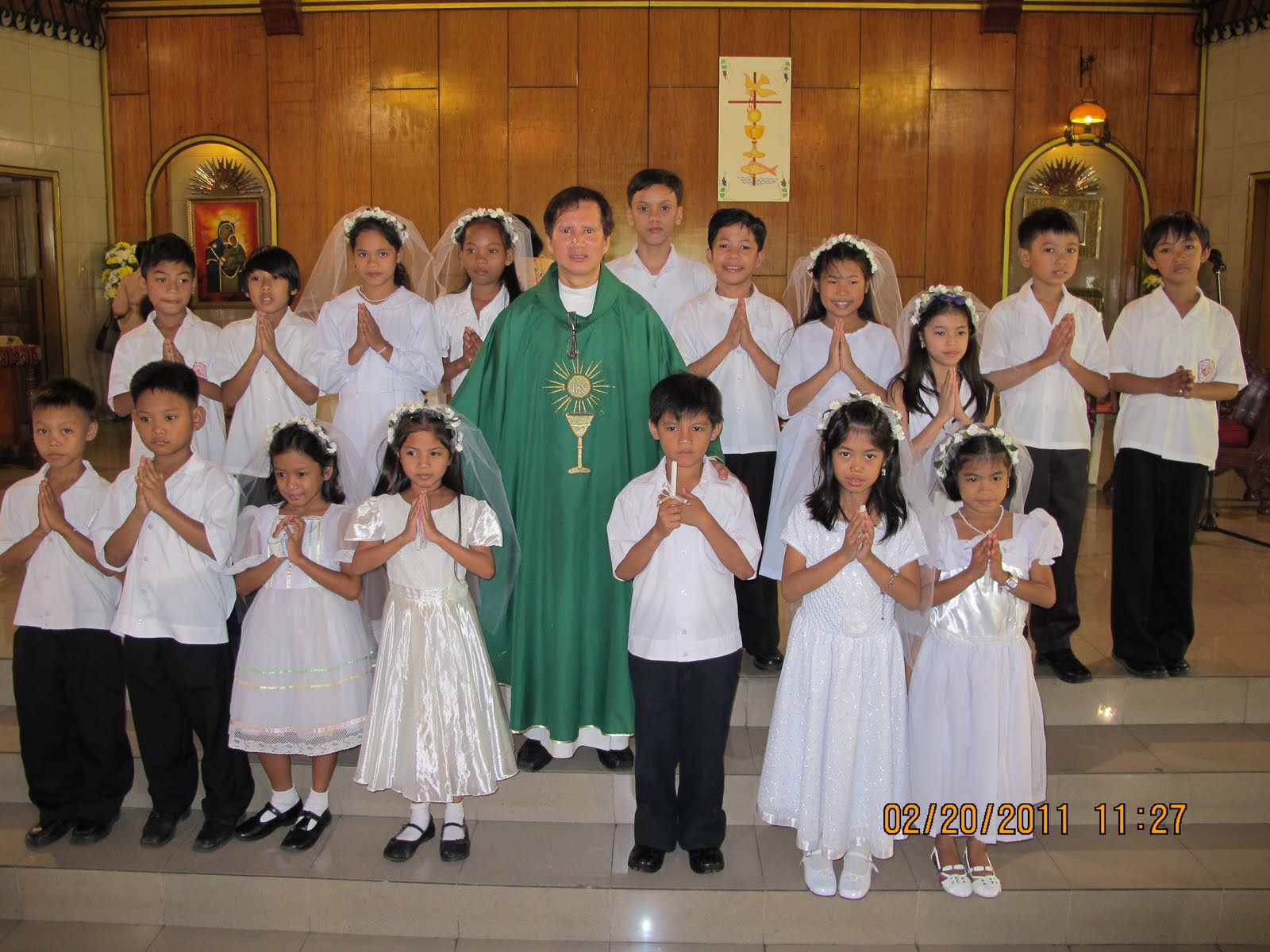 San Lorenzo Ruiz Parish: Seventeen Children Receive First Communion