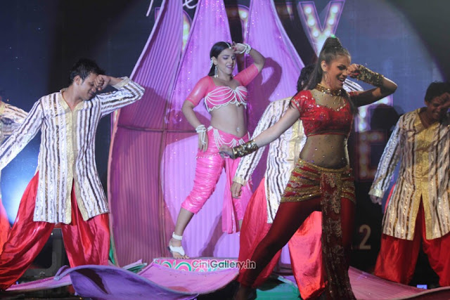 Actress Stills: Vidya Balan Dancing