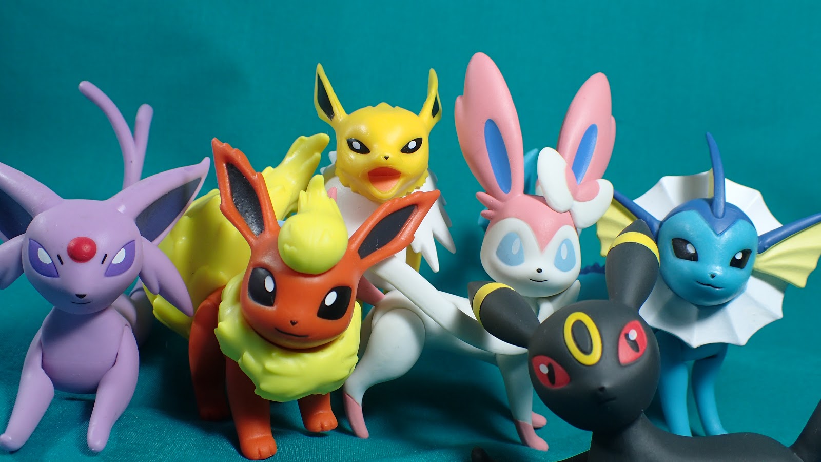 Pokemon Action Pose Review - Eeveelutions | Optimistic Penguin