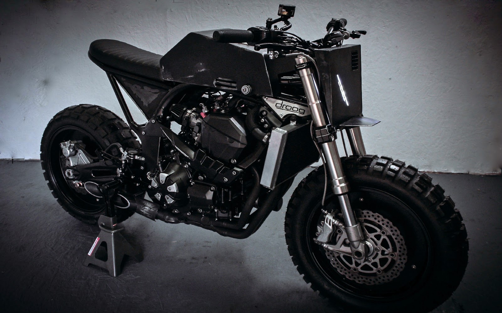 Zed 1.0 - Inazuma café racer