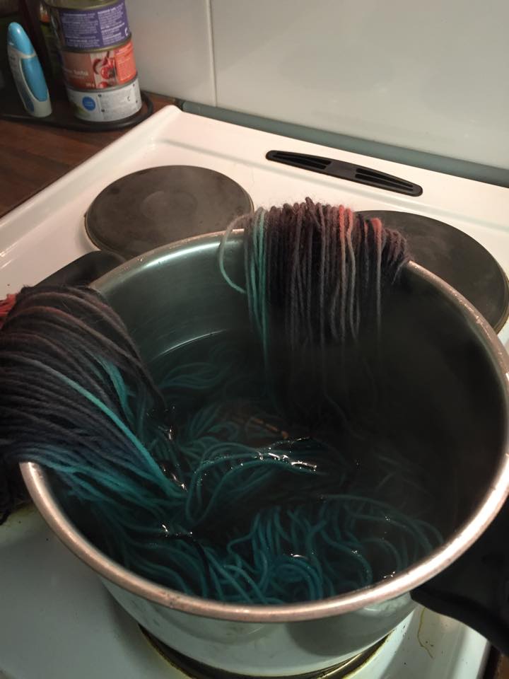 Langanlumous: Koolaus eli Kool-aid värjääminen