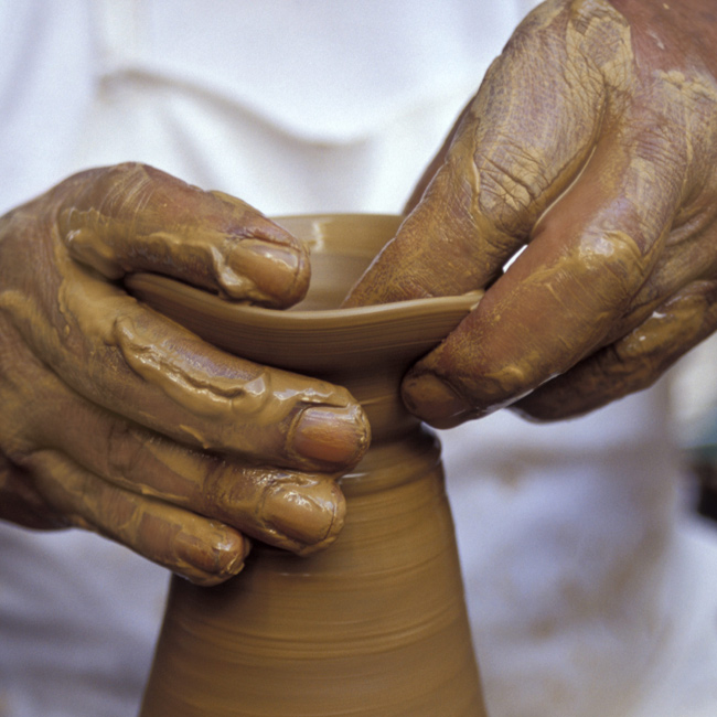 Procesos Productivos Artesanal e Industrial