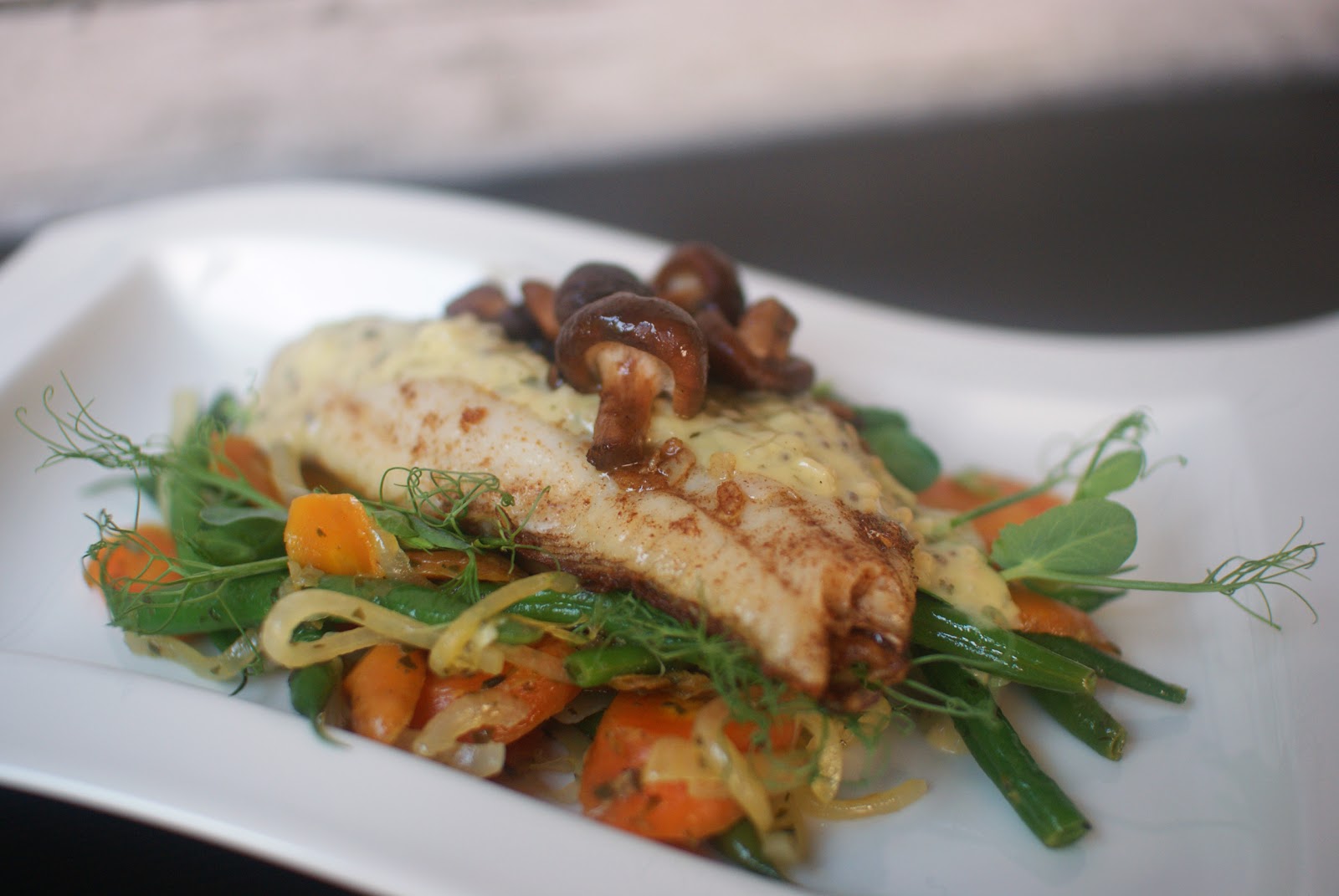 Keittotaiteilua: Paistettu kuha sinappi-kermakastikkeella