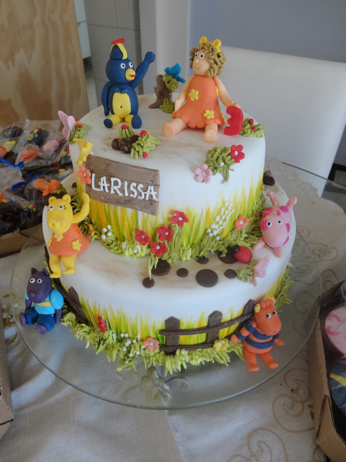 Bolos decorados - Salvador/Bahia, doces finos e cursos.: Bolo Backyardigans para Larissa