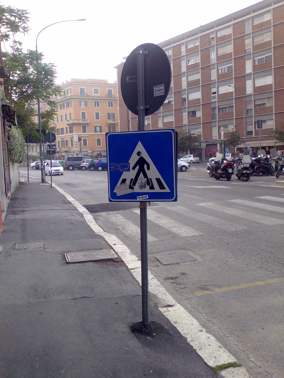 ROMA FA SCHIFO: Storia di un cartello stradale in due mesi, a Roma