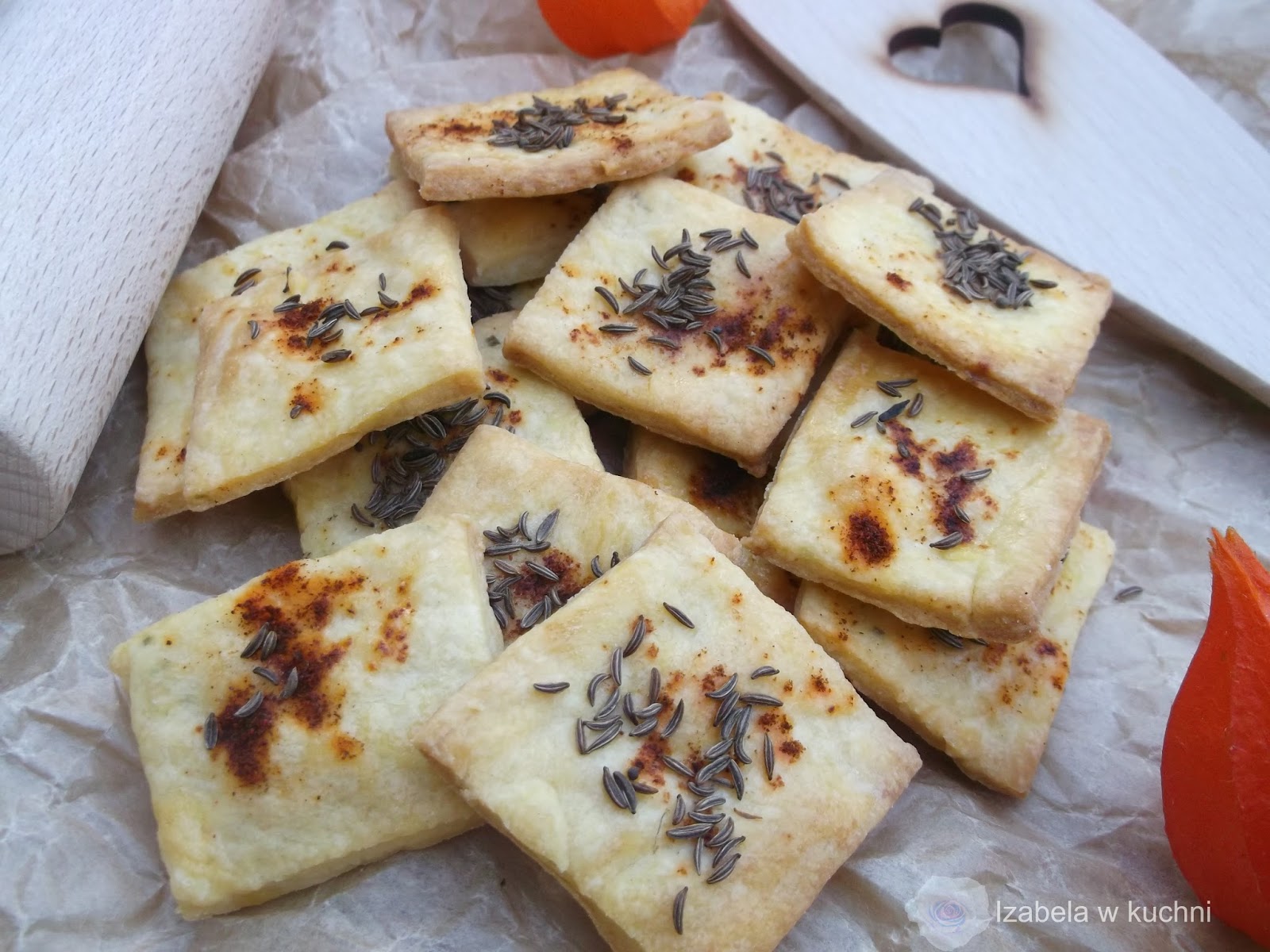 Izabela w kuchni: Paprykowe krakersy z kminkiem.