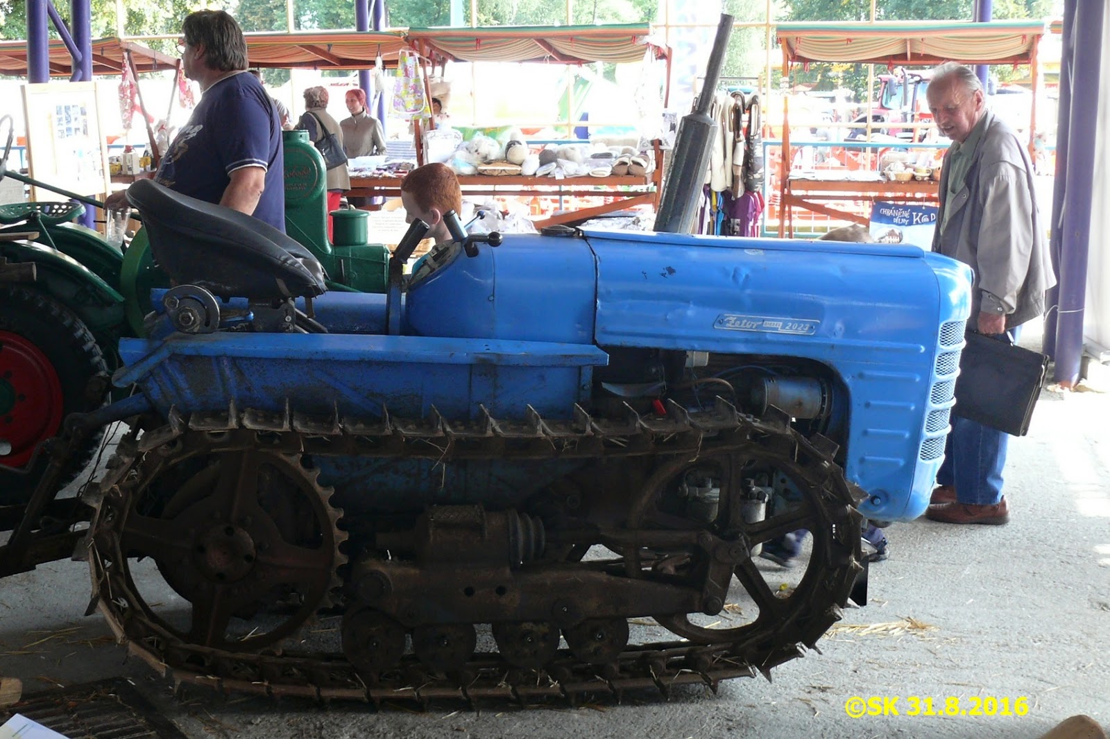 Rozhledy konzervativní 010: Země živitelka 2016 - historické stroje