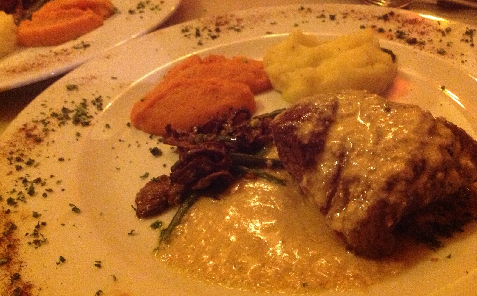 The Travel Bites: Chez Toinette, Paris - economy seating, first class food