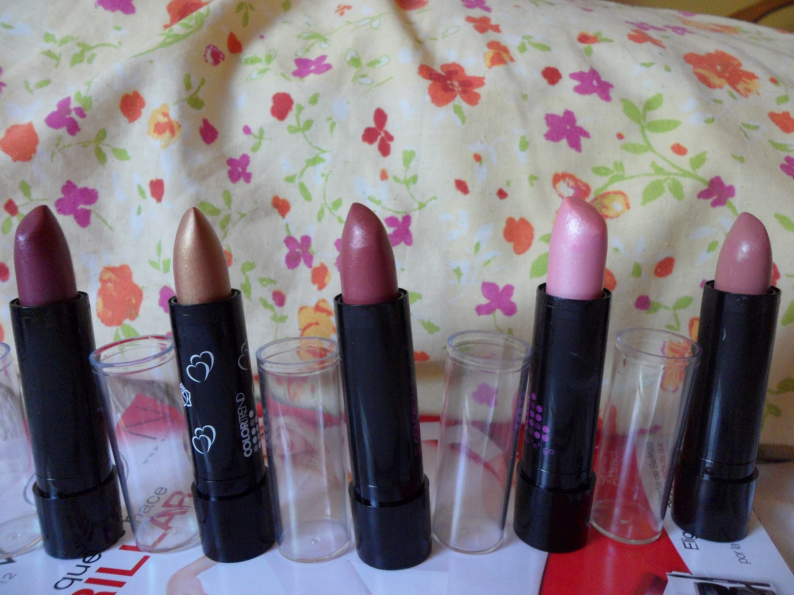 Lolita y sus pinturitas: Labiales Colortrend Avon