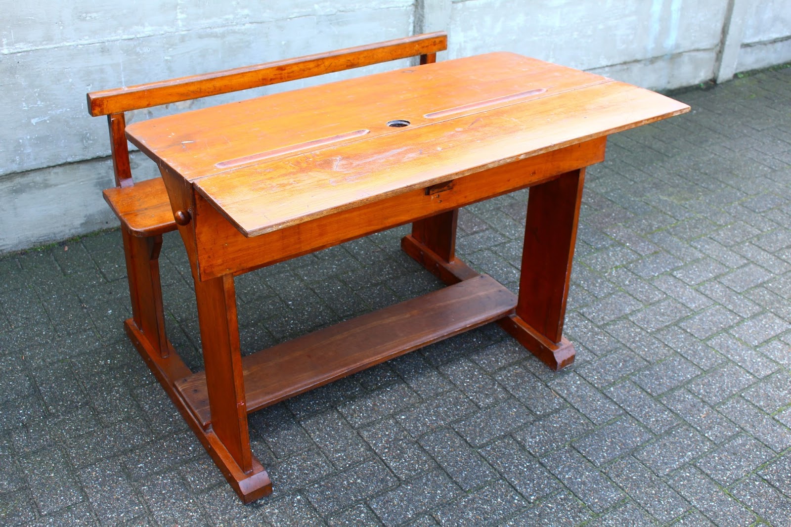 Arthur & Rosalie: --VERKOCHT-- Antieke schoolbank