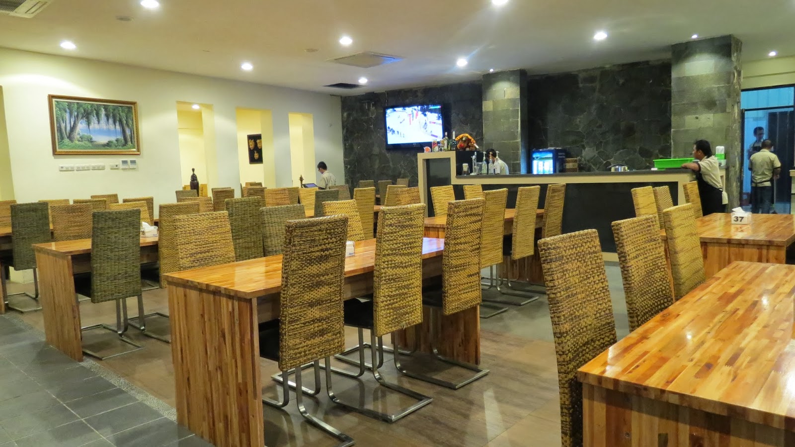 Surabaya Food Stalls & Restaurant: Amboja Bistro Diponegoro