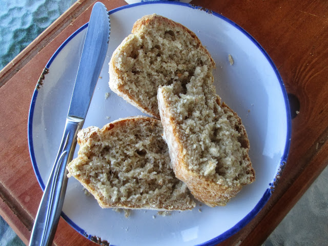 Canela kitchen (gloria): Rustic bread (in iron skillet)