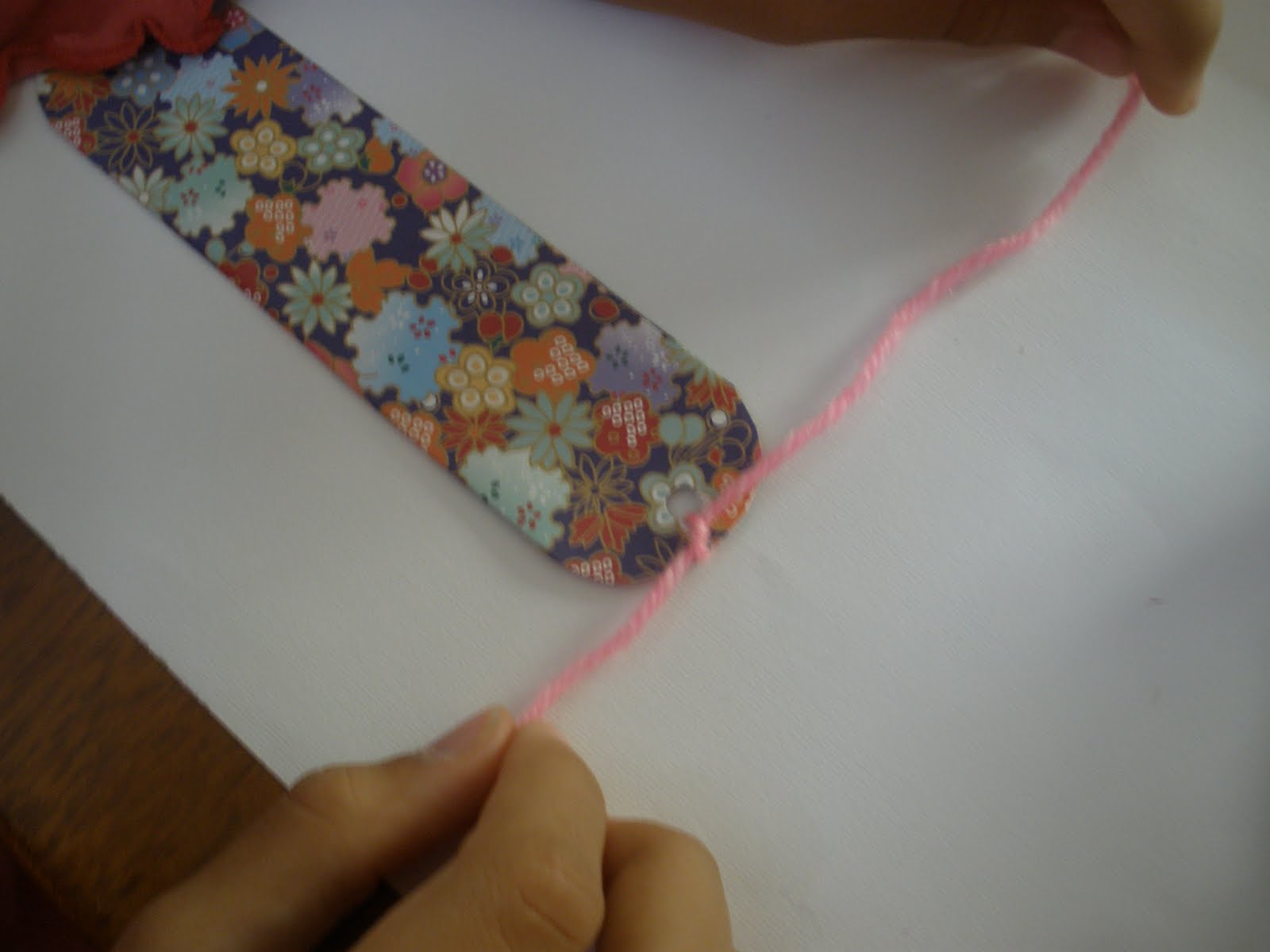 Our Crafty World: How to make a pretty bookmark