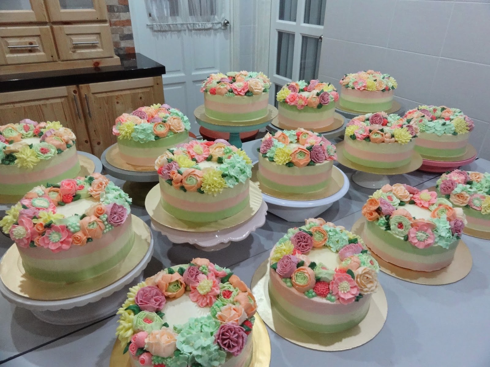 WARISAN NENEK: Belajar Deco Kek Dengan Lea Oven