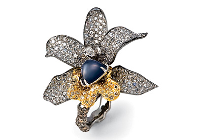 Julia Englund: Contemporary Chinese Jewelry