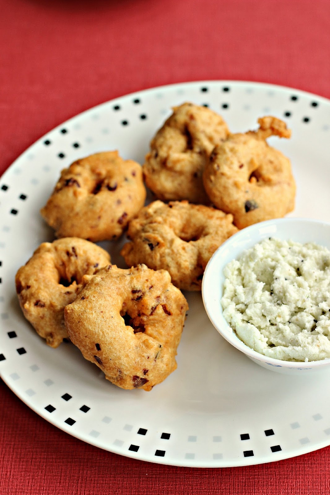 RUCHI: Uzhunnu Vada / Medhu vada/ urad dal vada