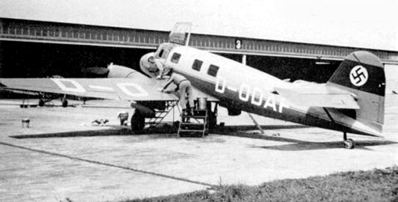 FDRA - Fuerza Aérea: Avión utilitario: AGO Ao-192 Kurier