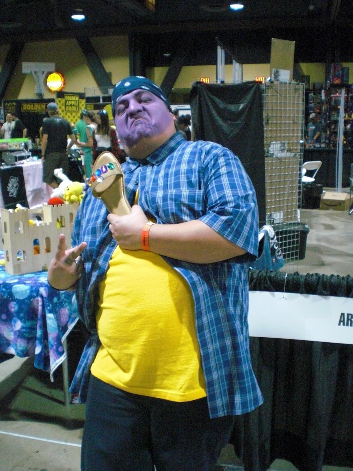 Jon's Crazy Stuff: LONG BEACH COMIC CON GETS THE HAUNTING SEASON STARTED!!!