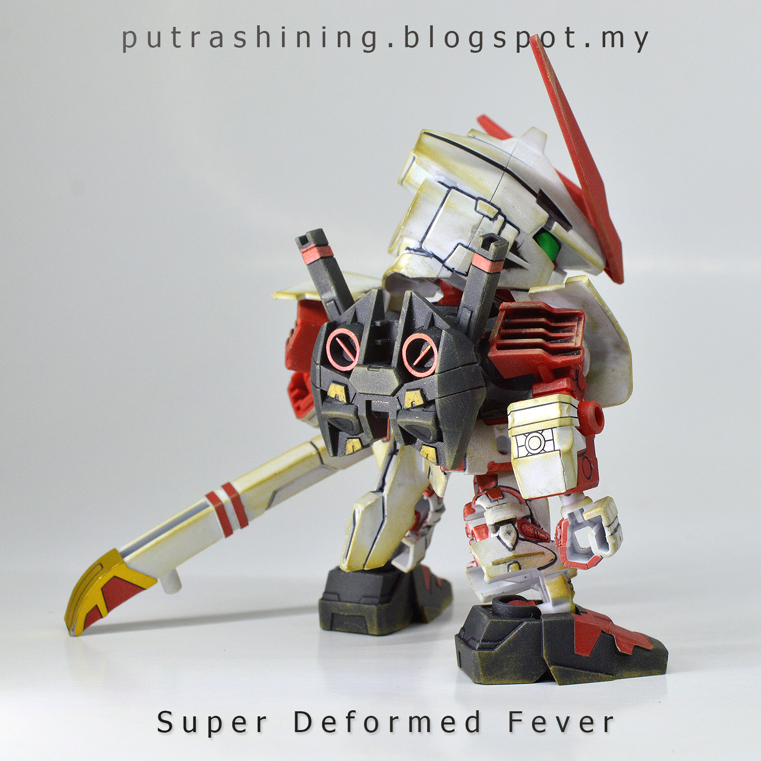 SD Gundam EX-STANDARD Gundam Astray Red Frame custom weather by Putra ...