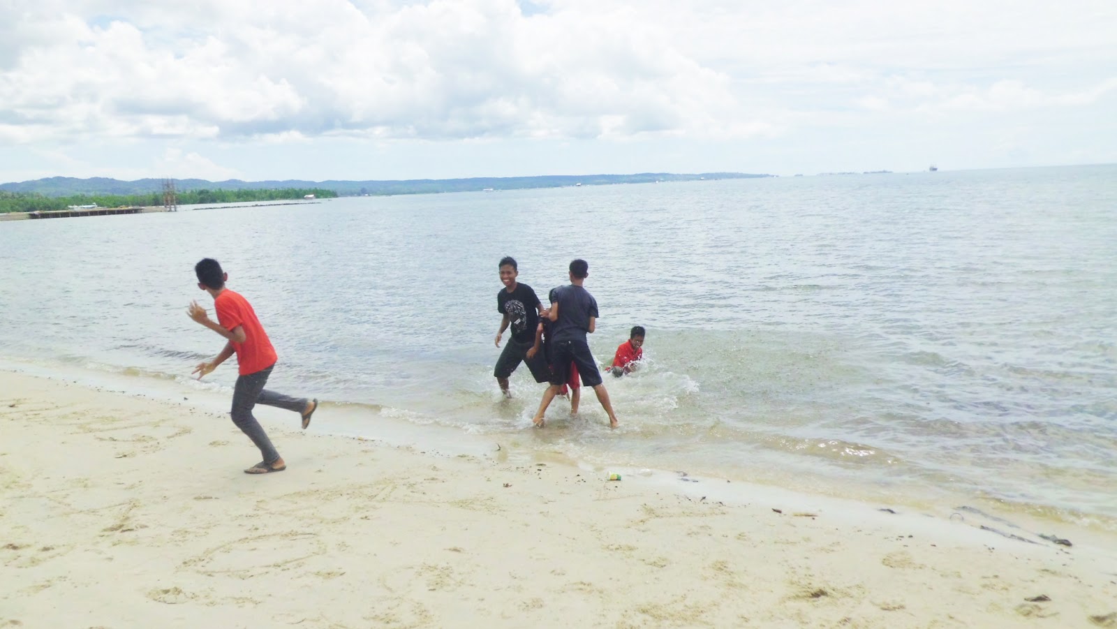 wisata ke Pantai Nambo - Buletin SMPN 14 Kendari.