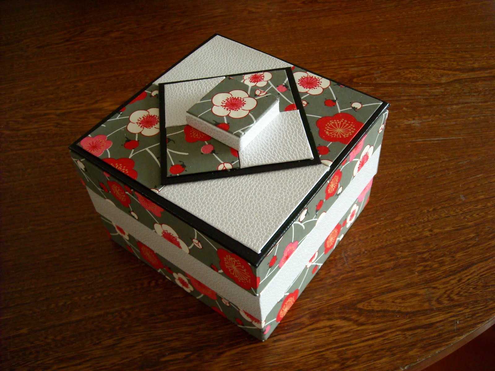 PATCHWORK - CARTONNAGE: 2011