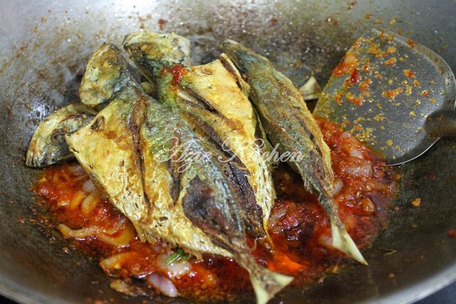 Ikan Selar Goreng Berlado Yang Sungguh Sedap - Azie Kitchen