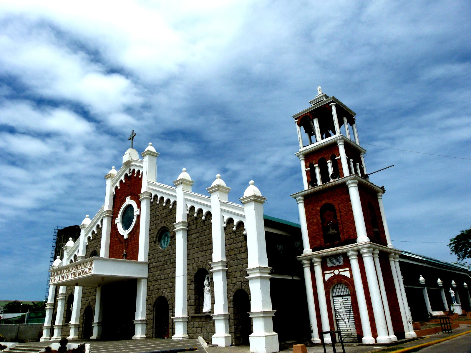 A SMALL TOWN UP NORTH - Lakwatserong Tsinelas