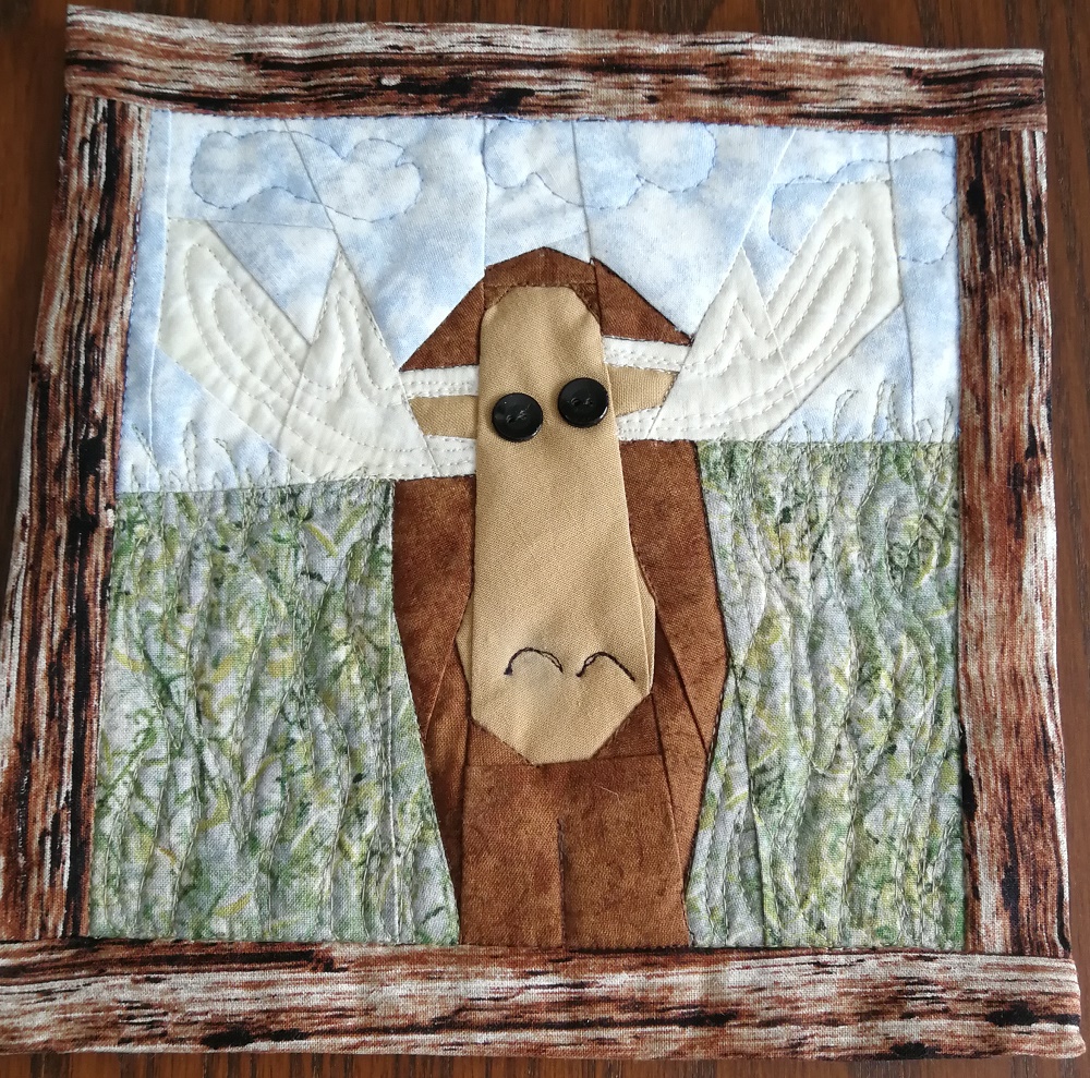 Quilting & Learning - What a Combo!: Moose Cubicle Mini Quilt