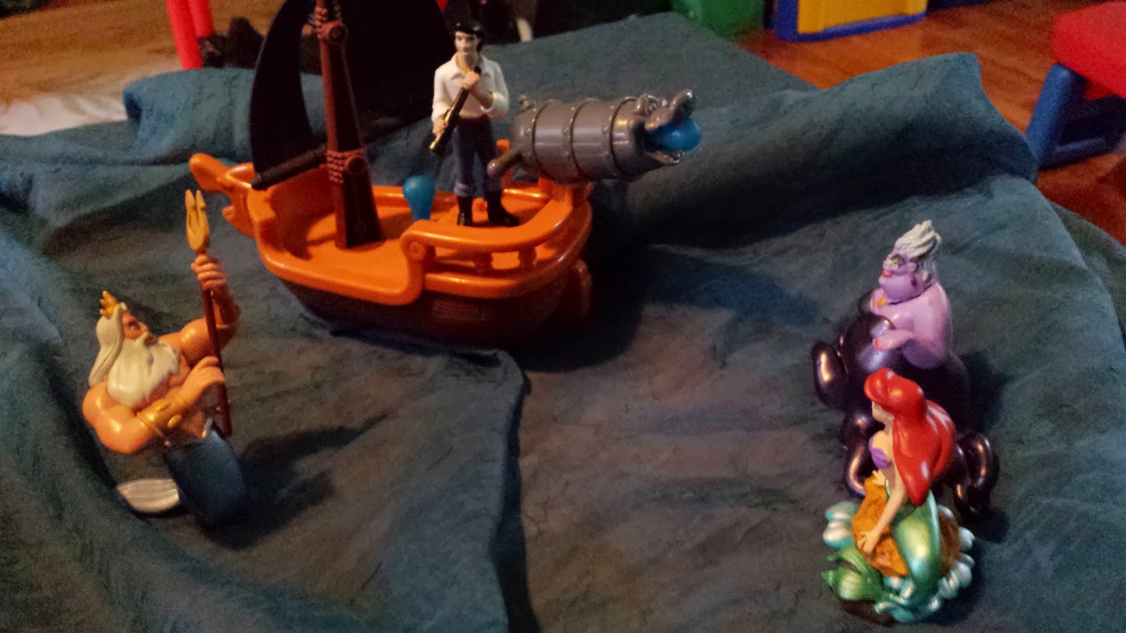 Munchkin and Bean: The Little Mermaid Small World