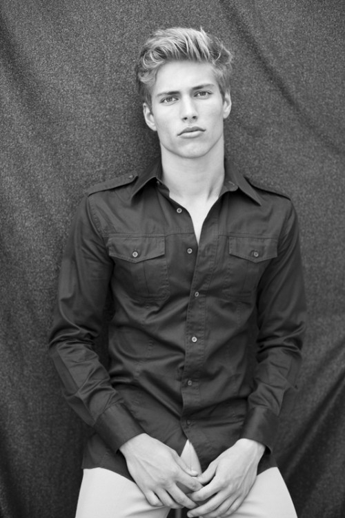 Story of my life. Gay version.: Toy Boy (Ep.1): Sven Csongar