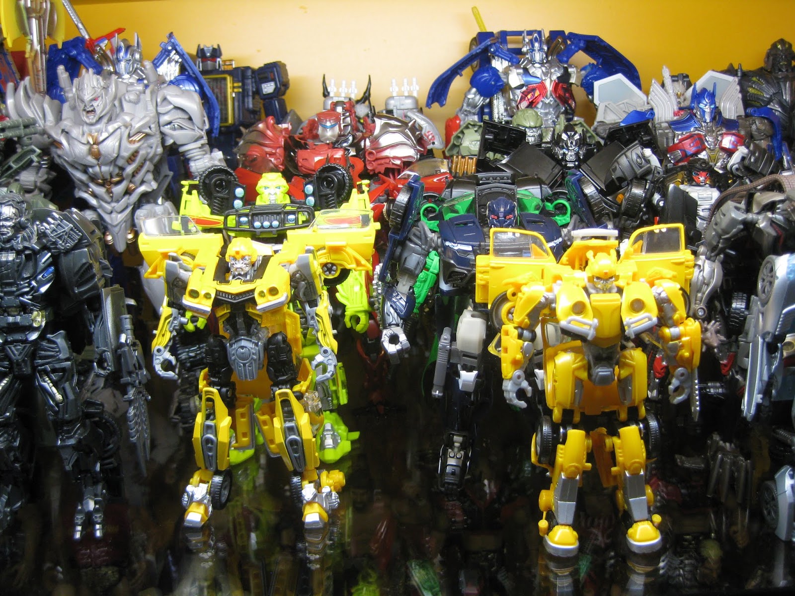 deSMOnd Collection: Update of my toy shelf for Transformers collection...