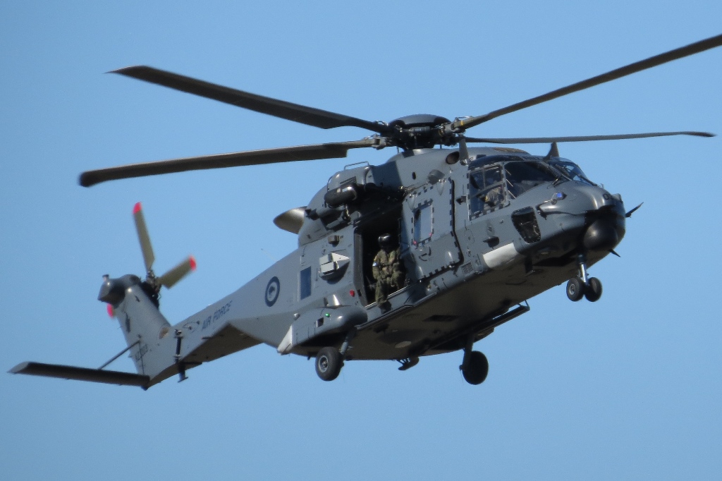 Central Queensland Plane Spotting: Great Photos as a Pair of Royal New ...