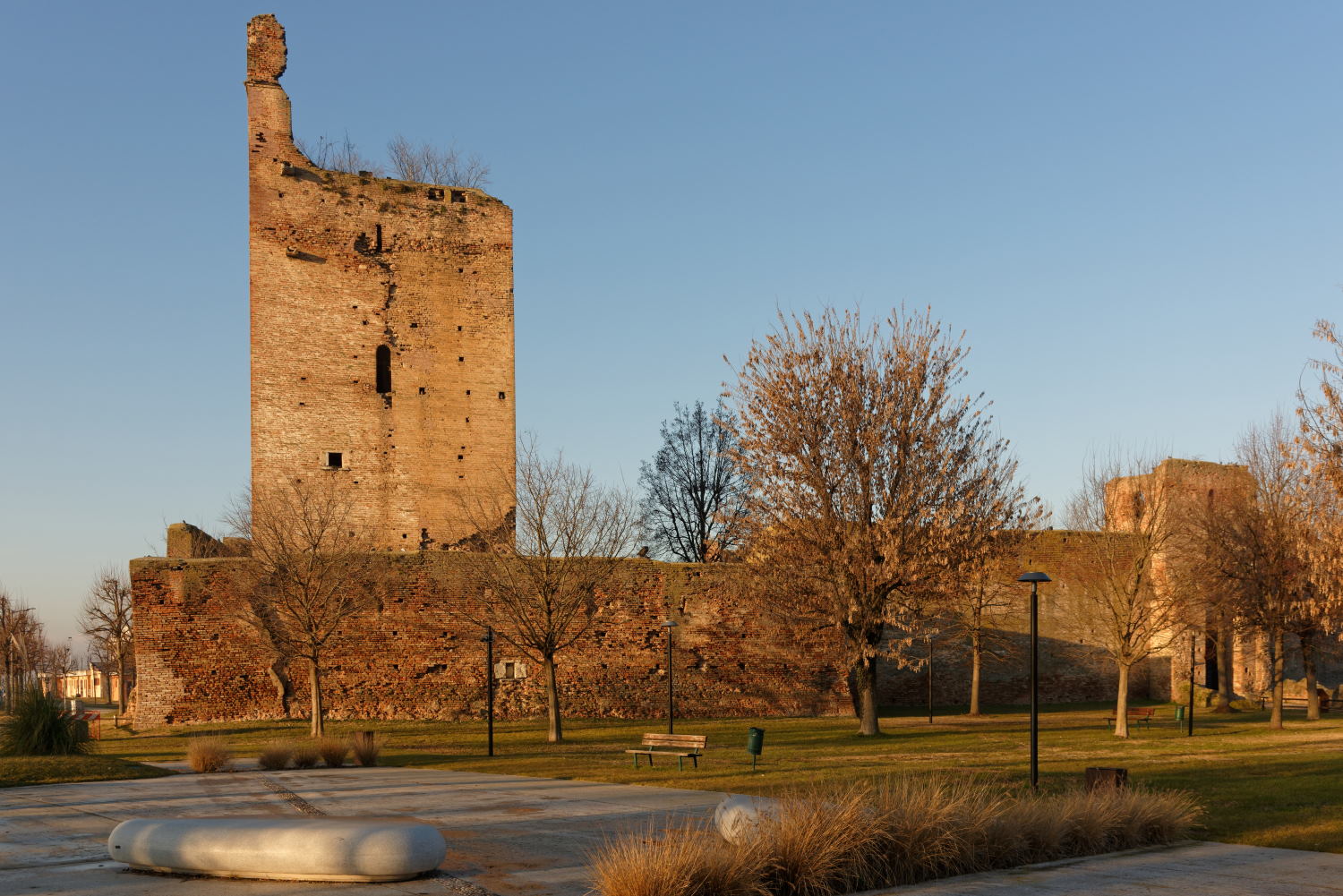 NIGEL'S RAMBLES: The Tower of Hunger, Castel d'Ario