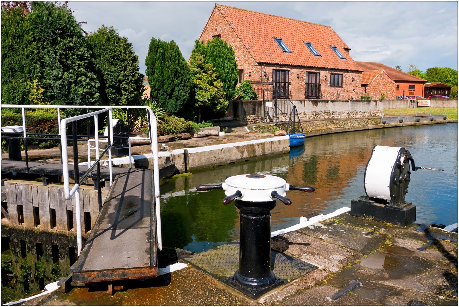 Lincolnshire Cam: Torksey Lock (2 of 2)