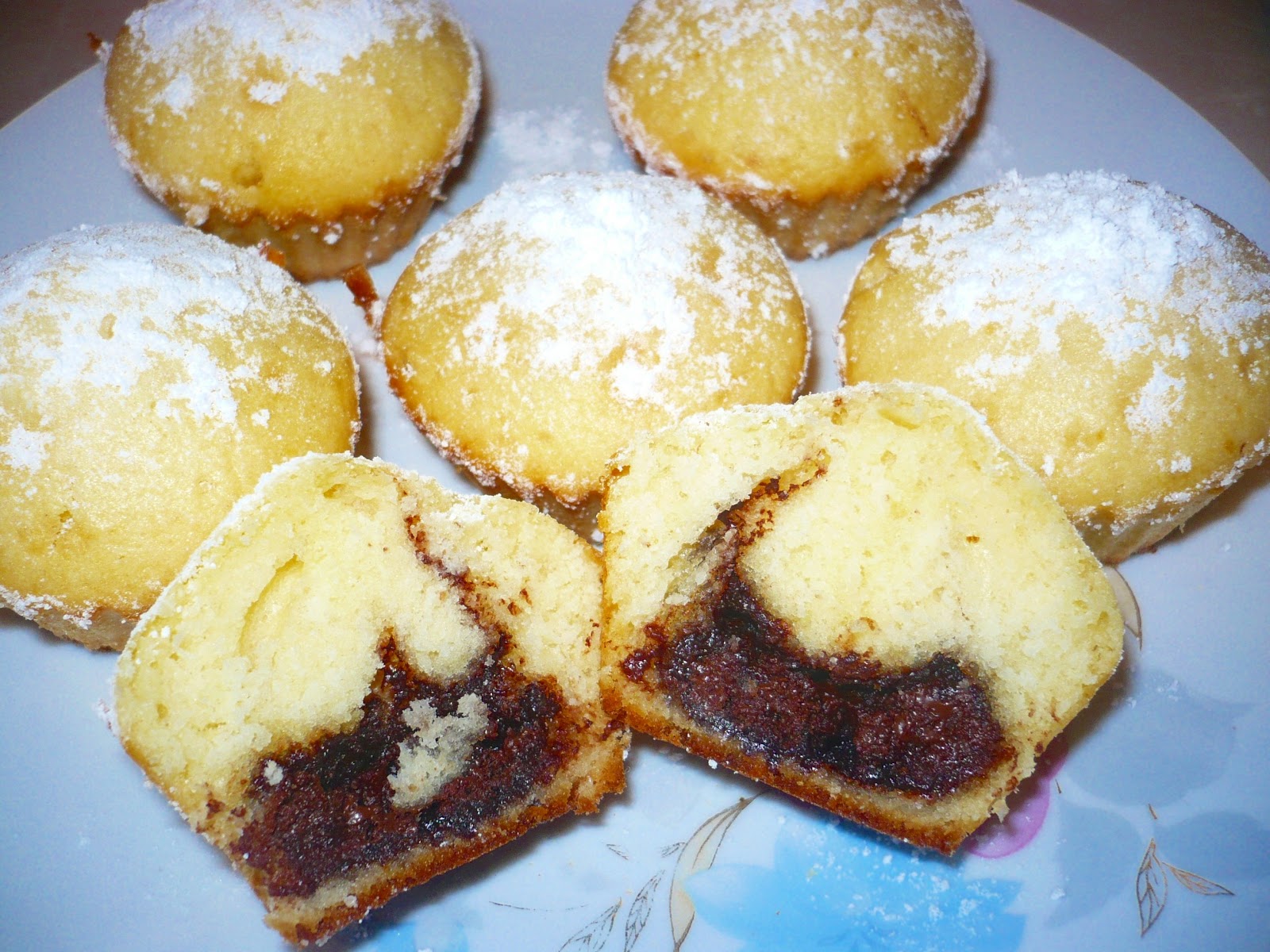 retete culinare - simple si delicioase: Briose cu crema de ciocolata