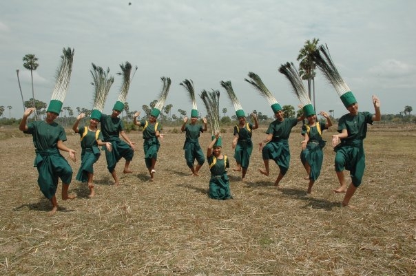 Khmer Living: Cambodia's Blessing Dance