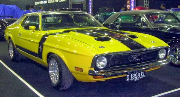 MOBIL EXTREME: Mobil Tua Klasik Cantik Menawan Hati