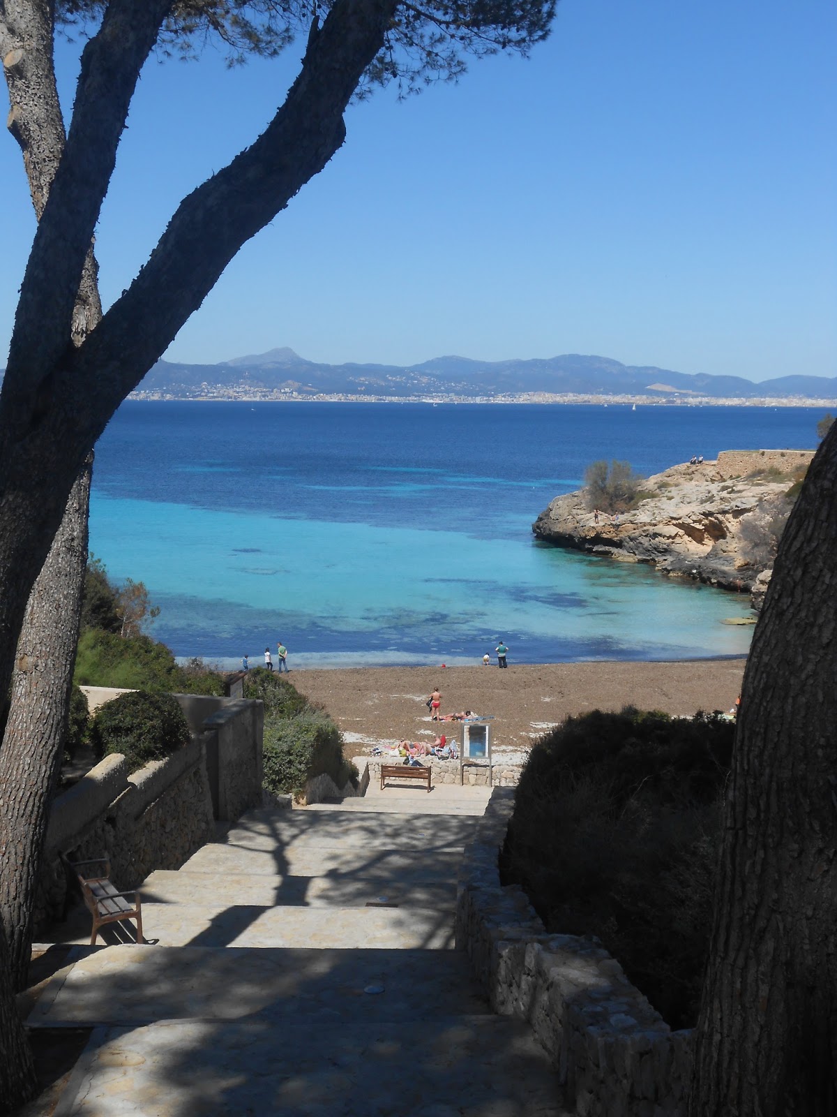 A tuttiplan: VAMOS... a bañarnos en Cala Blava